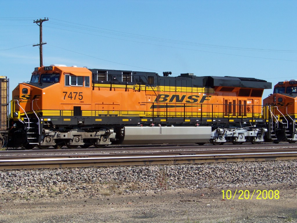 BNSF ES44DC 7475